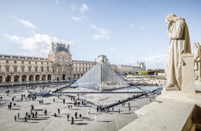 Paris’ Louvre Museum Closes After Robbers Flee With Jewellery – The State